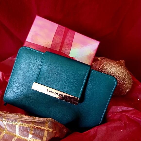Tahari | Bags | Tahari Wallet | Poshmark